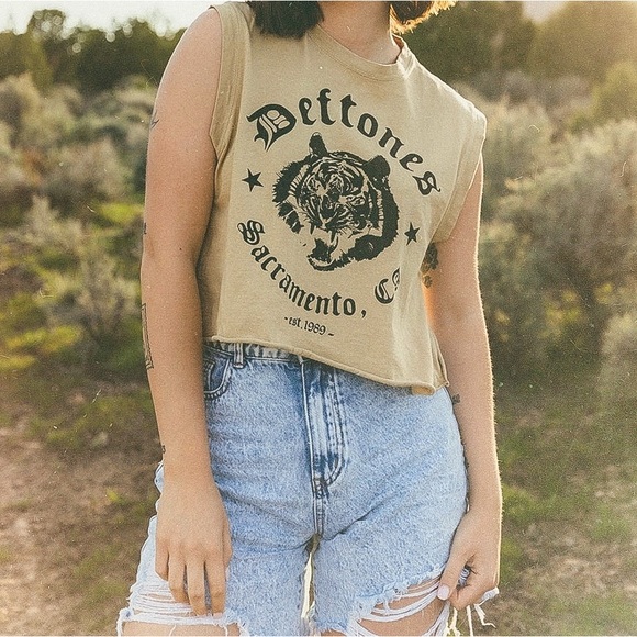 Deftones | Tops | Deftones Sacramento California 988 Raw Cropped ...